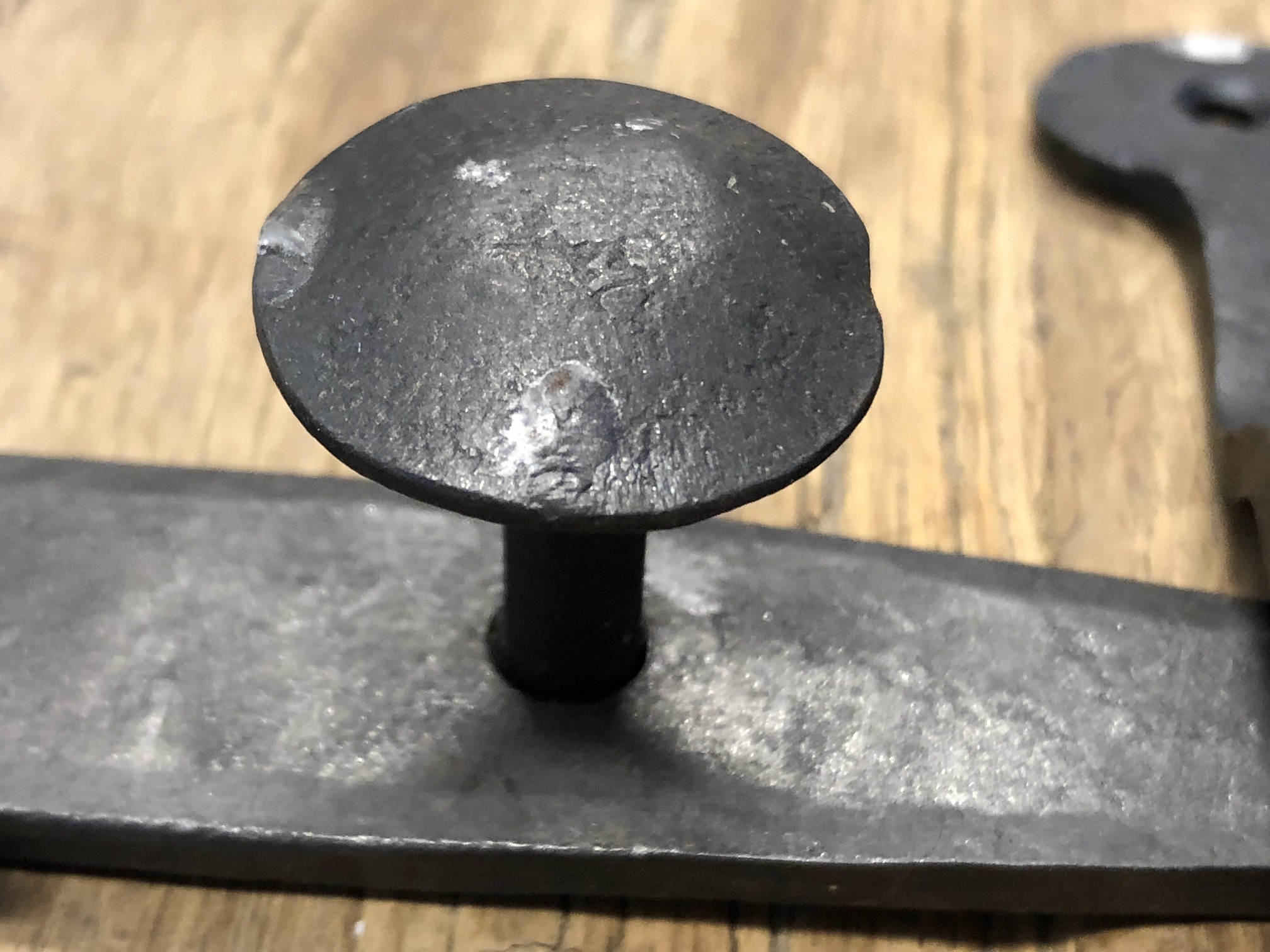 Uniek en rustiek ontworpen valslot, echt fraai op uw houten deur