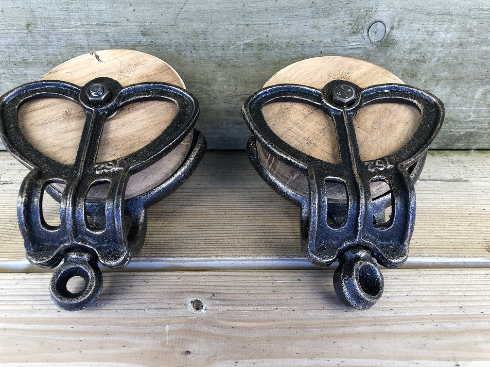 Katrol / pully, cast iron, antiek model loowiel / hanger