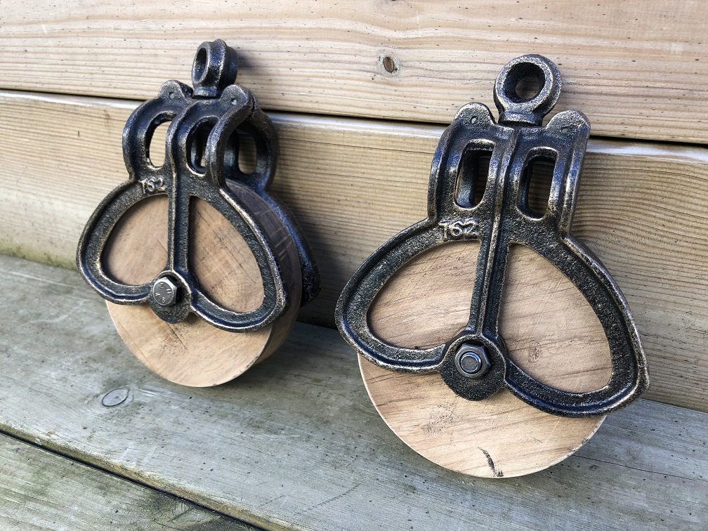Katrol / pully, cast iron, antiek model loowiel / hanger