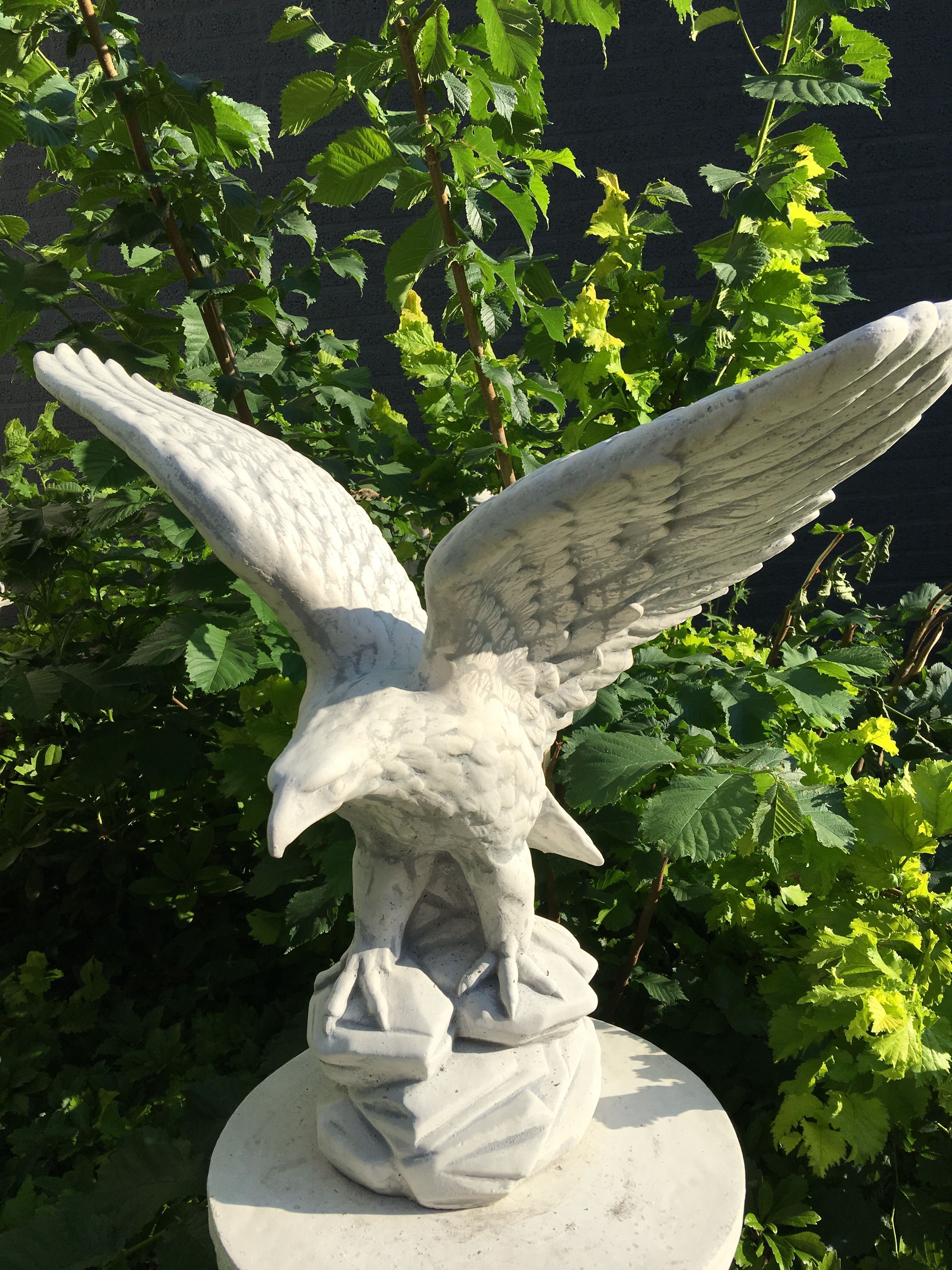 Statue Adler, Stein, schöne Skulptur - Houseandgarden.shop - dé webshop ...