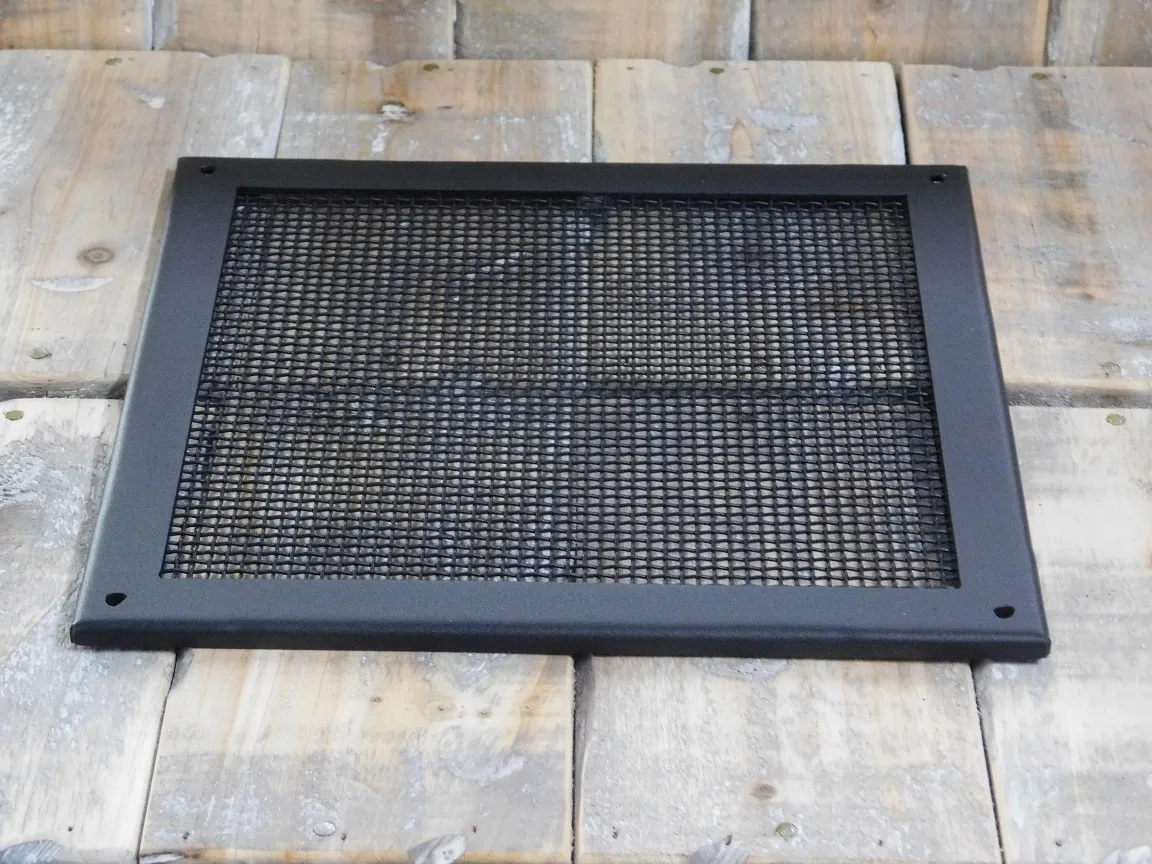 Groot vierkant luchtrooster met massief (fijn) gaas, mat zwart ...