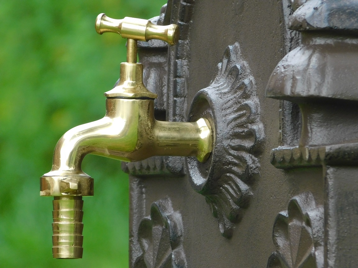 Zier brunnen - mit Messinghahn - Alu - Dunkelbraun