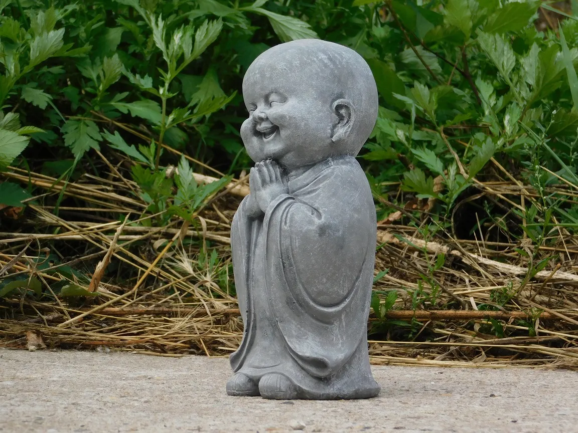Monnik beeldje, steen, beeld als tuindecoratie, tuinbeeld