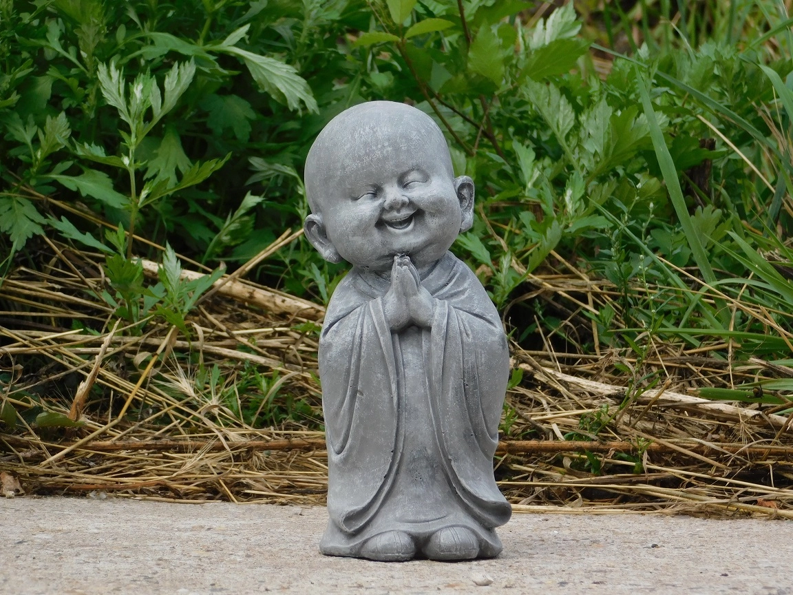 Monnik beeldje, steen, beeld als tuindecoratie, tuinbeeld