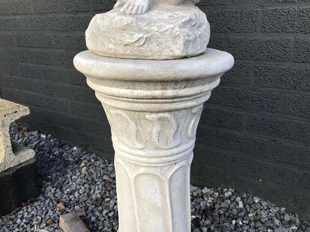 Forse hoge sokkel gemaakt van steen, stenen zuil - houseandgarden.shop ...