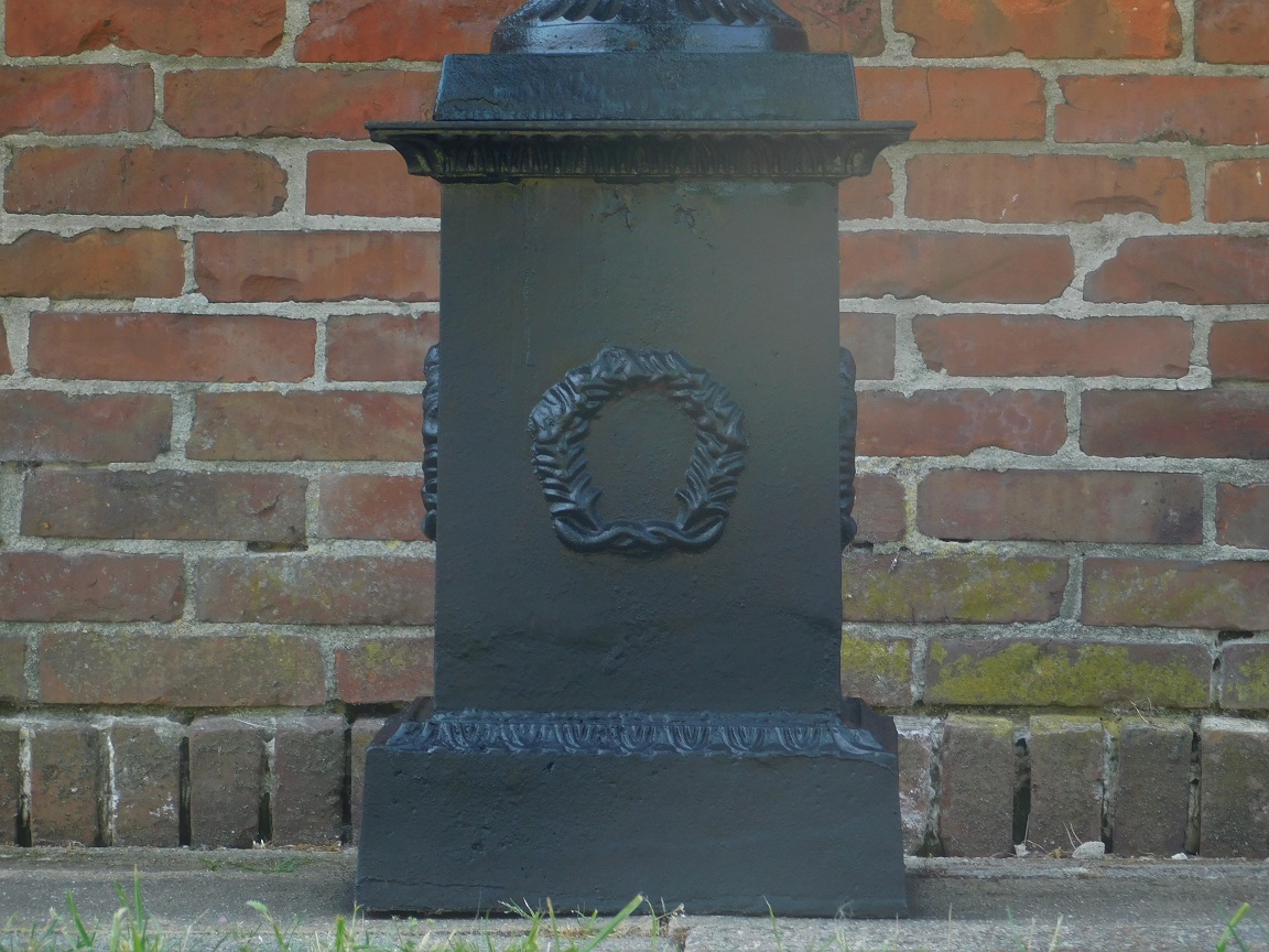 Großer Sockel - Säule | Gusseisen | Schwarz - houseandgarden.shop - dé ...