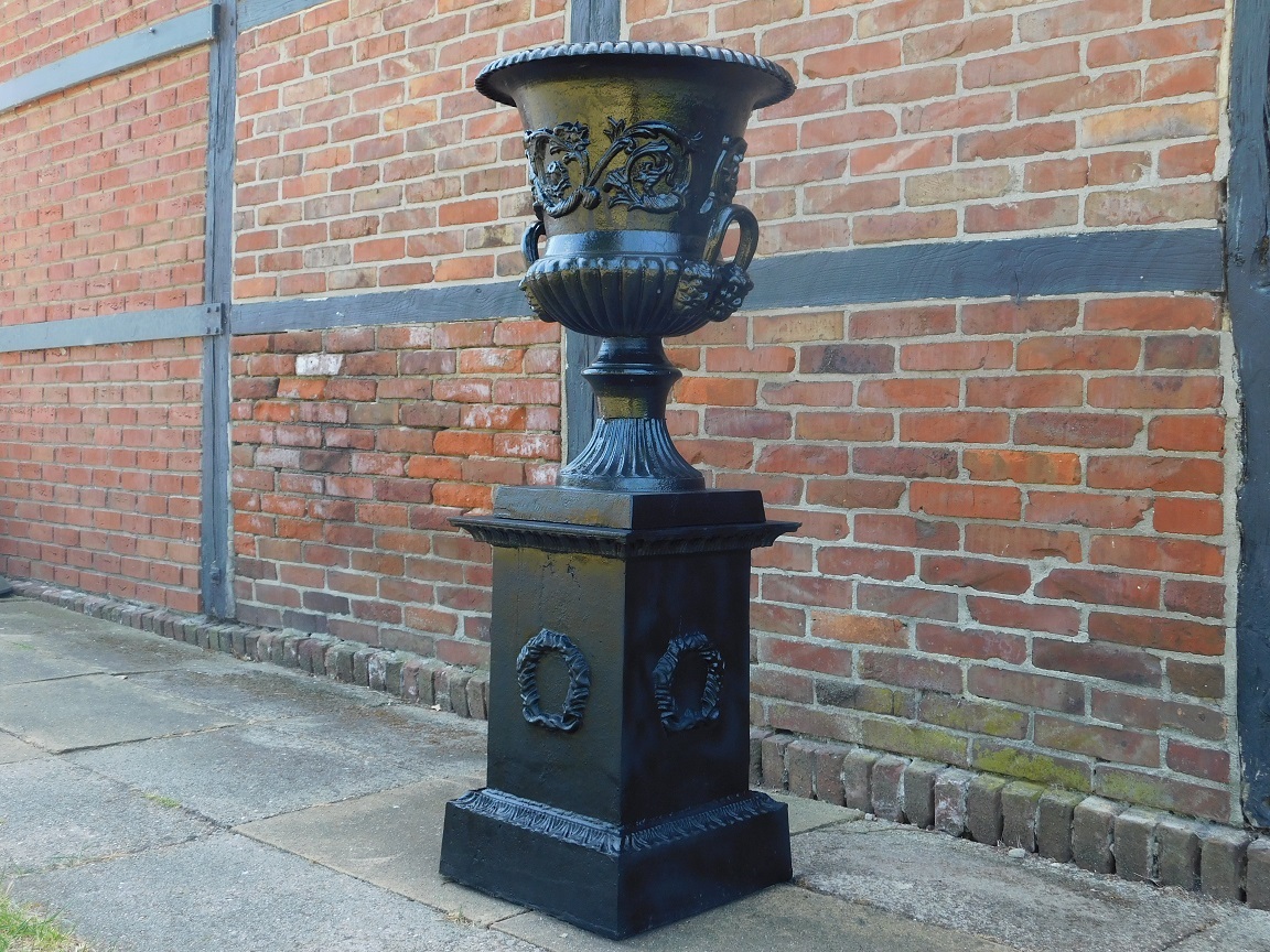 Großer Sockel - Säule | Gusseisen | Schwarz - houseandgarden.shop - dé ...