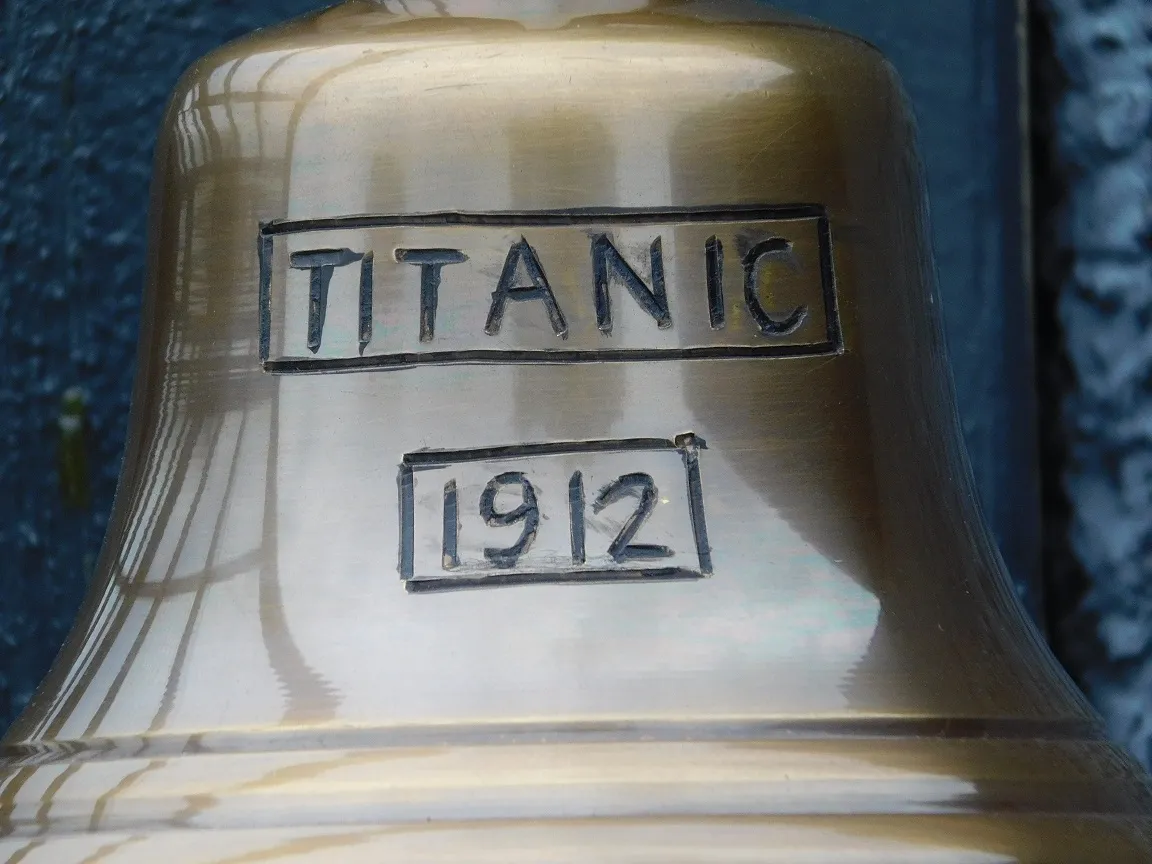 Bel 'Titanic 1912' met touw, gepatineerd messing, huisdecoratie ...