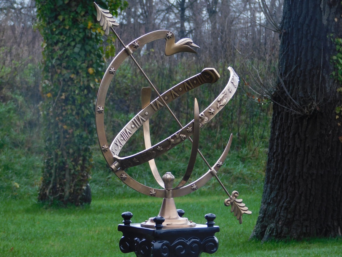 Exclusieve Zonnewijzer van Messing op Alu Sokkel - Vierkant met Ronde... - houseandgarden.shop ...